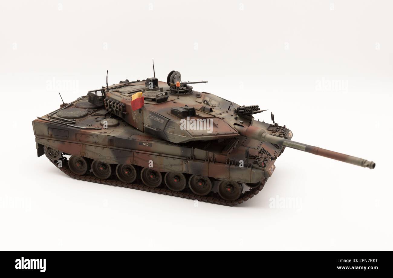 German Leopard 2A6 Main Battle Tank 1 35 scale model Stock Photo - Alamy