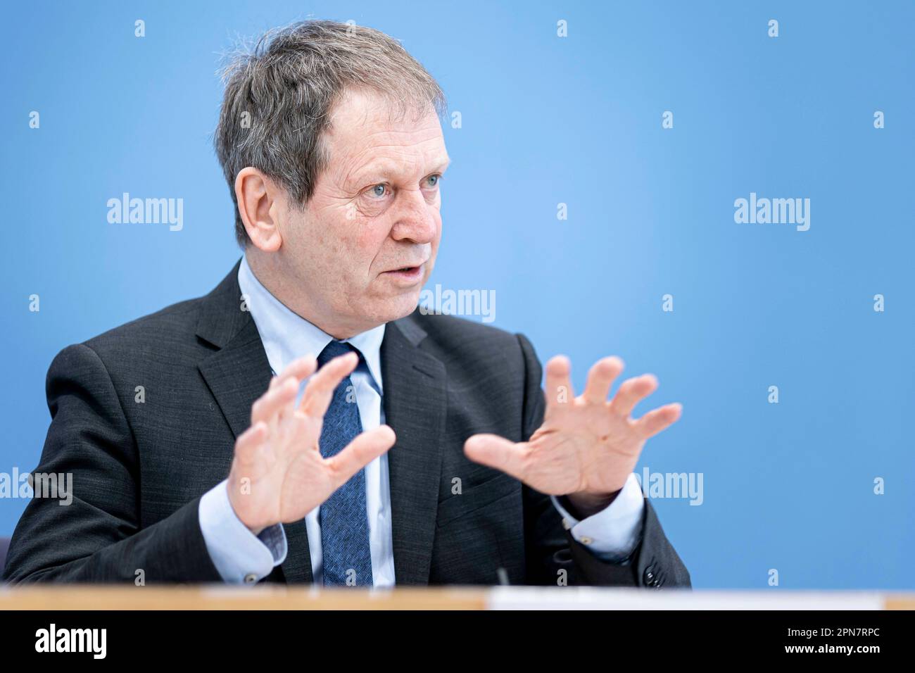 Prof. Dr. Hans-Martin Henning, Chairman of the Expert Council for ...