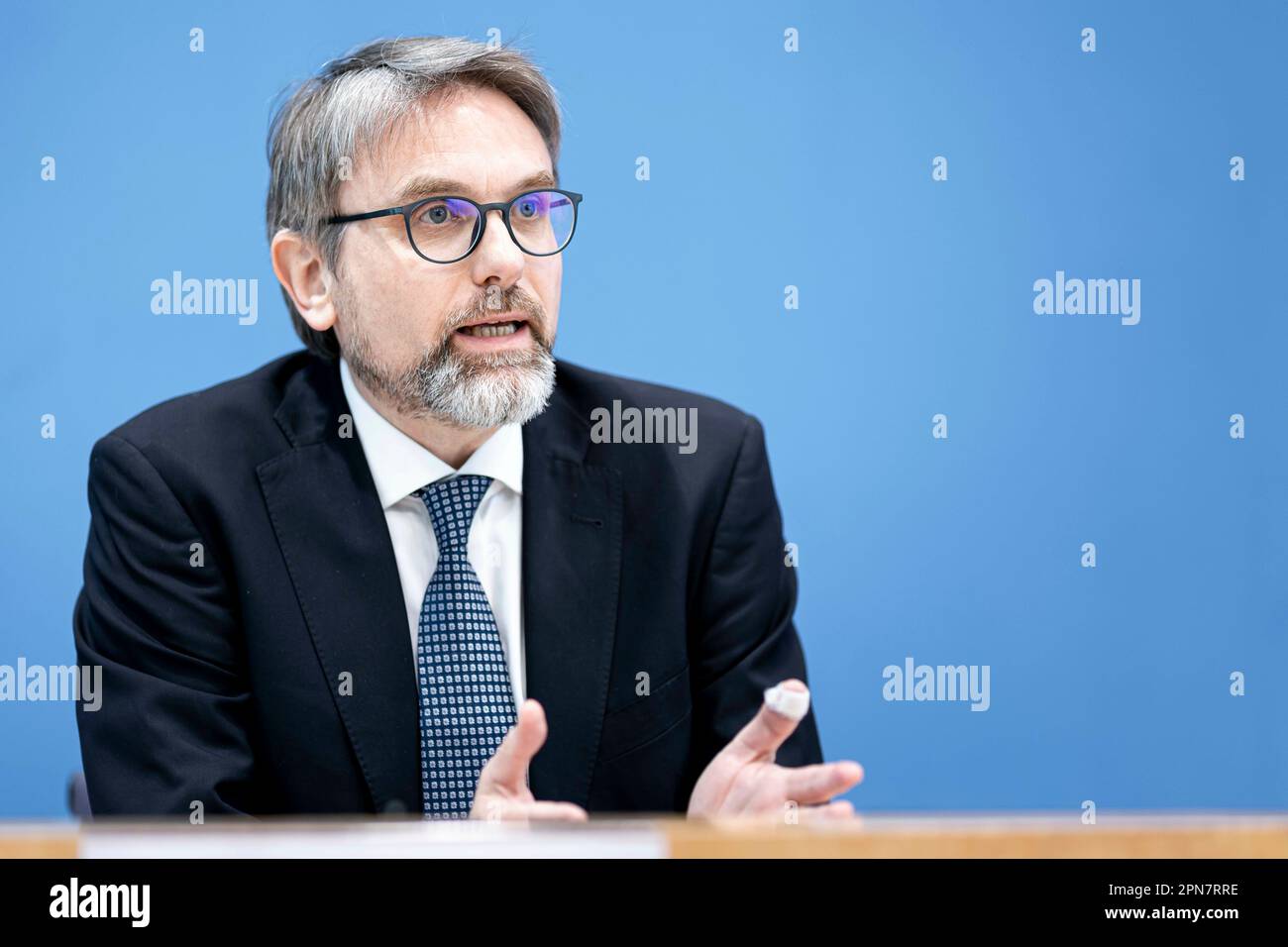 Prof. Dr. Marc Oliver Bettzuege, council member ERK, Energy Economics ...