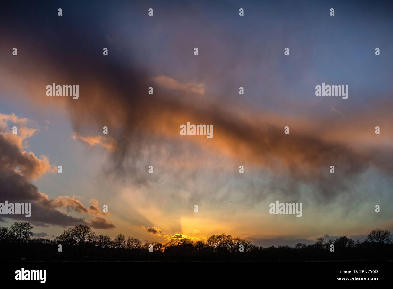 Sunlight breaking through the clouds hi-res stock photography and ...