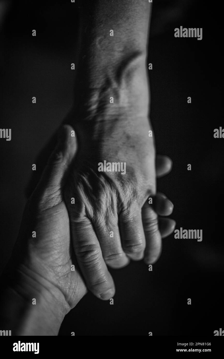 Close up of wrinkled hands, black and white Stock Photo - Alamy