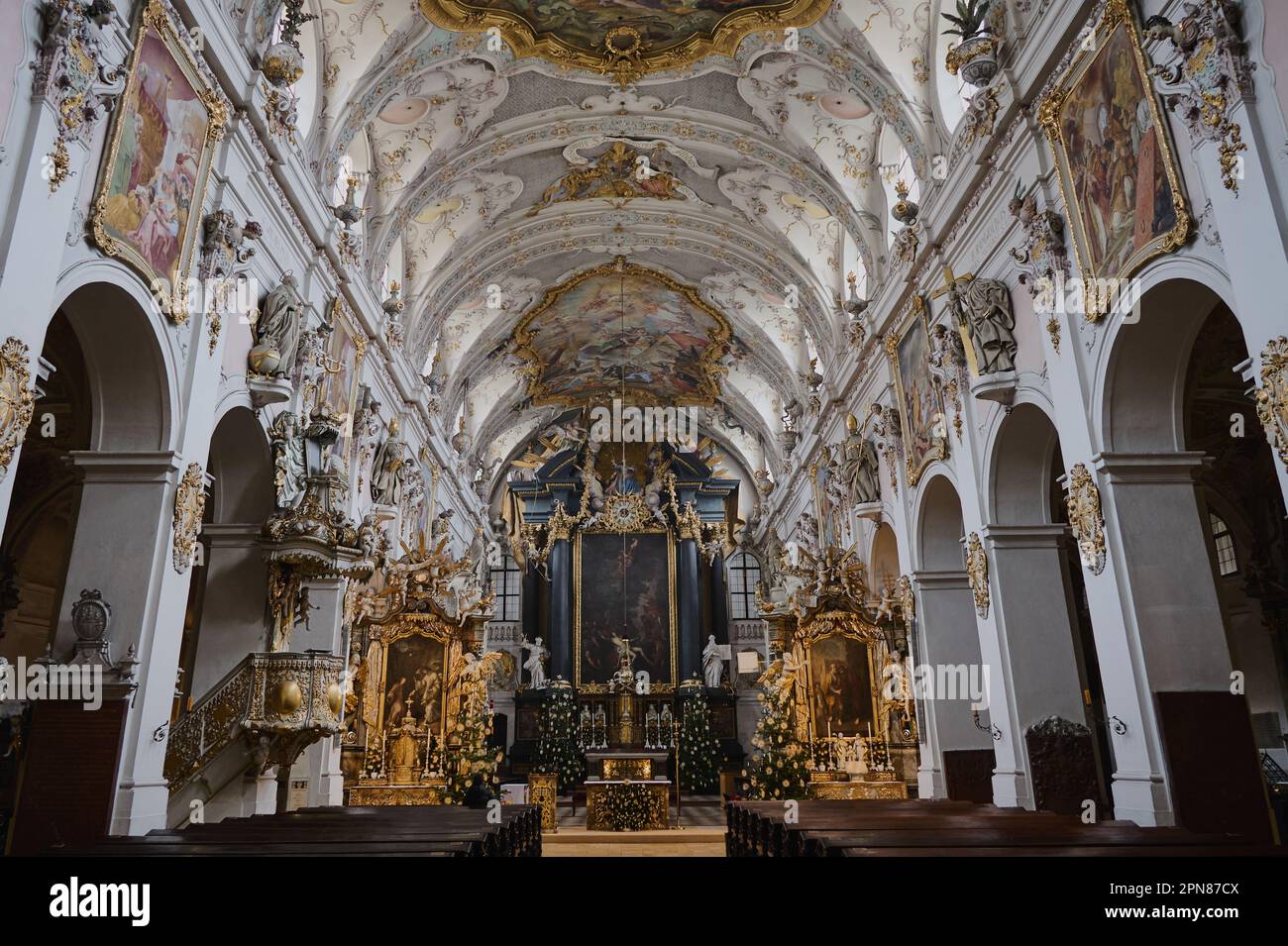 Kirche innen hi-res stock photography and images - Alamy