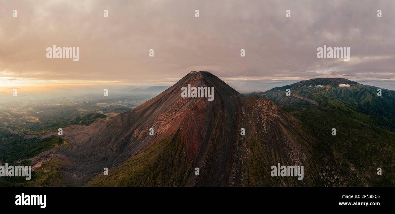 A picture of the Izalco volcano in El Salvador, with its impressive ...