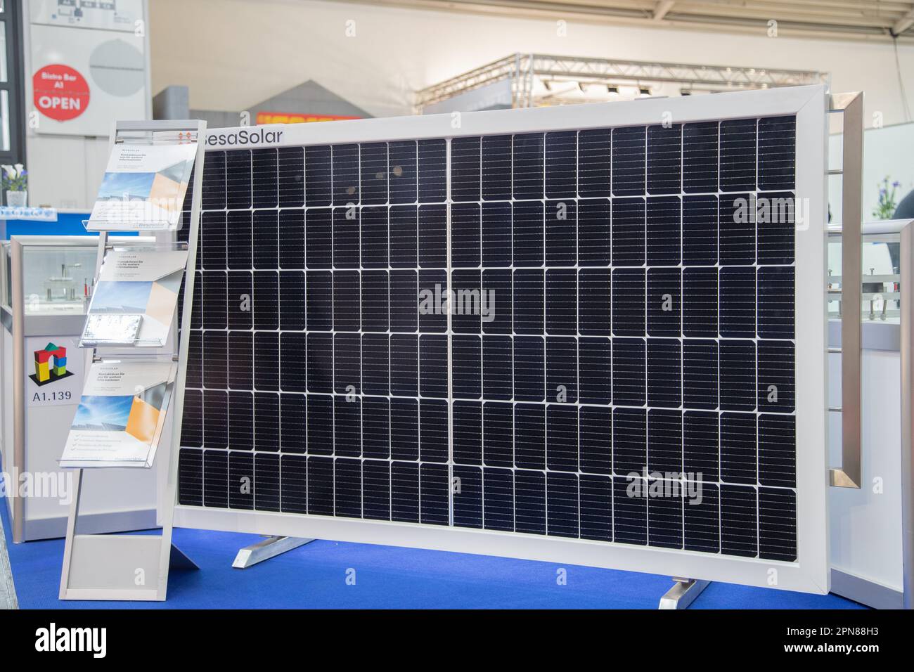 Munich, Germany. 17th Apr, 2023. PV Photovoltaik-Anlage bei der Bau ...