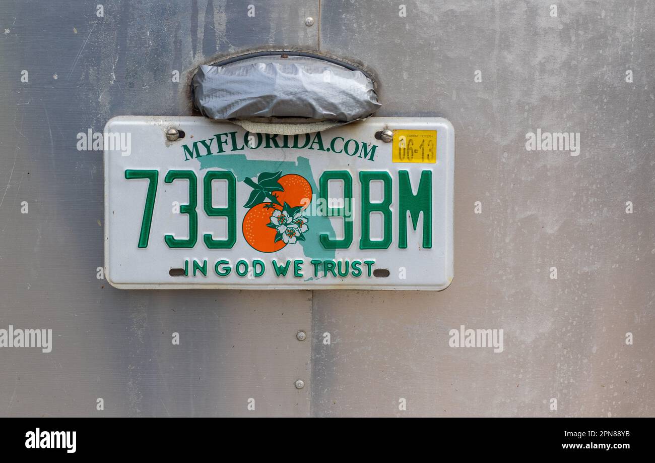 On an Airstream mobile home in the UK an American number plate from ...