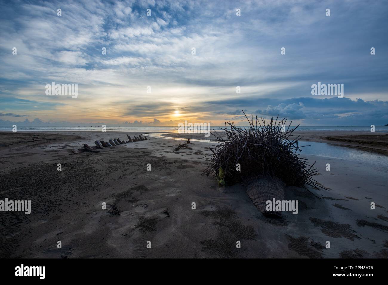 Ngwe saung beach hi-res stock photography and images - Alamy