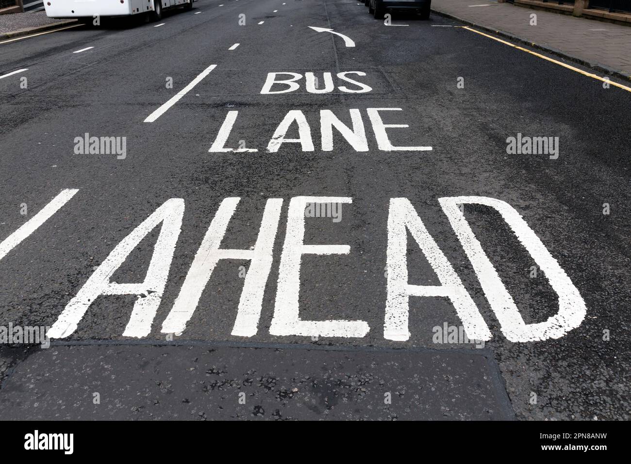 Bus lane sign hi-res stock photography and images - Alamy