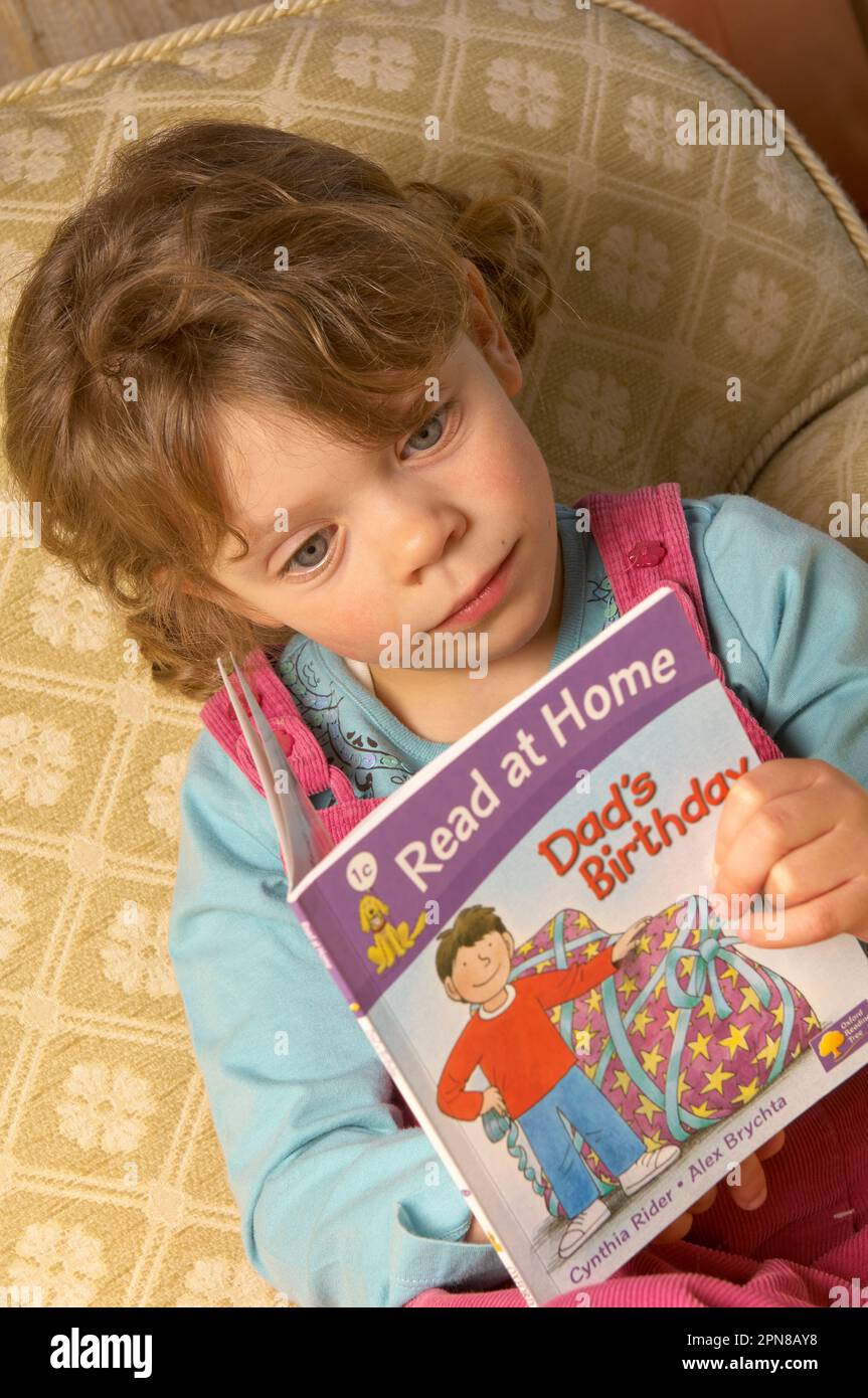 Comfy chair hi-res stock photography and images - Alamy