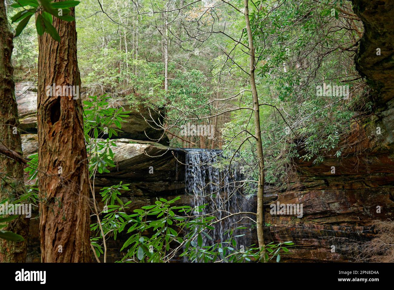 Closeup of water flowing over falls hi-res stock photography and images ...