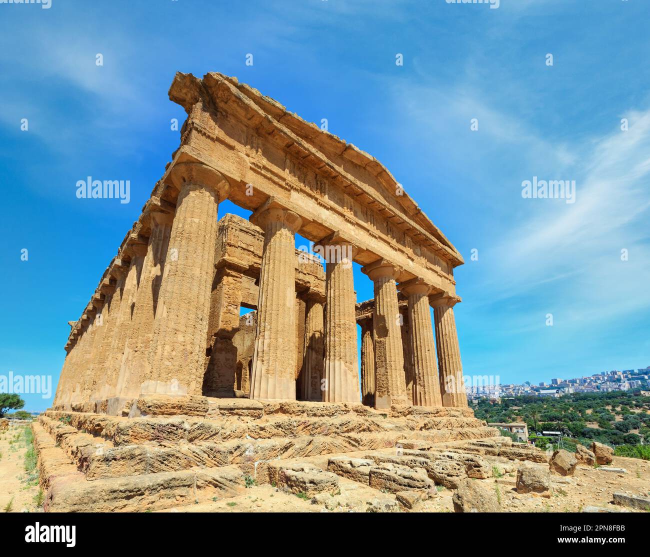 Temple of Concordia in famous ancient Greece Valley of Temples ...