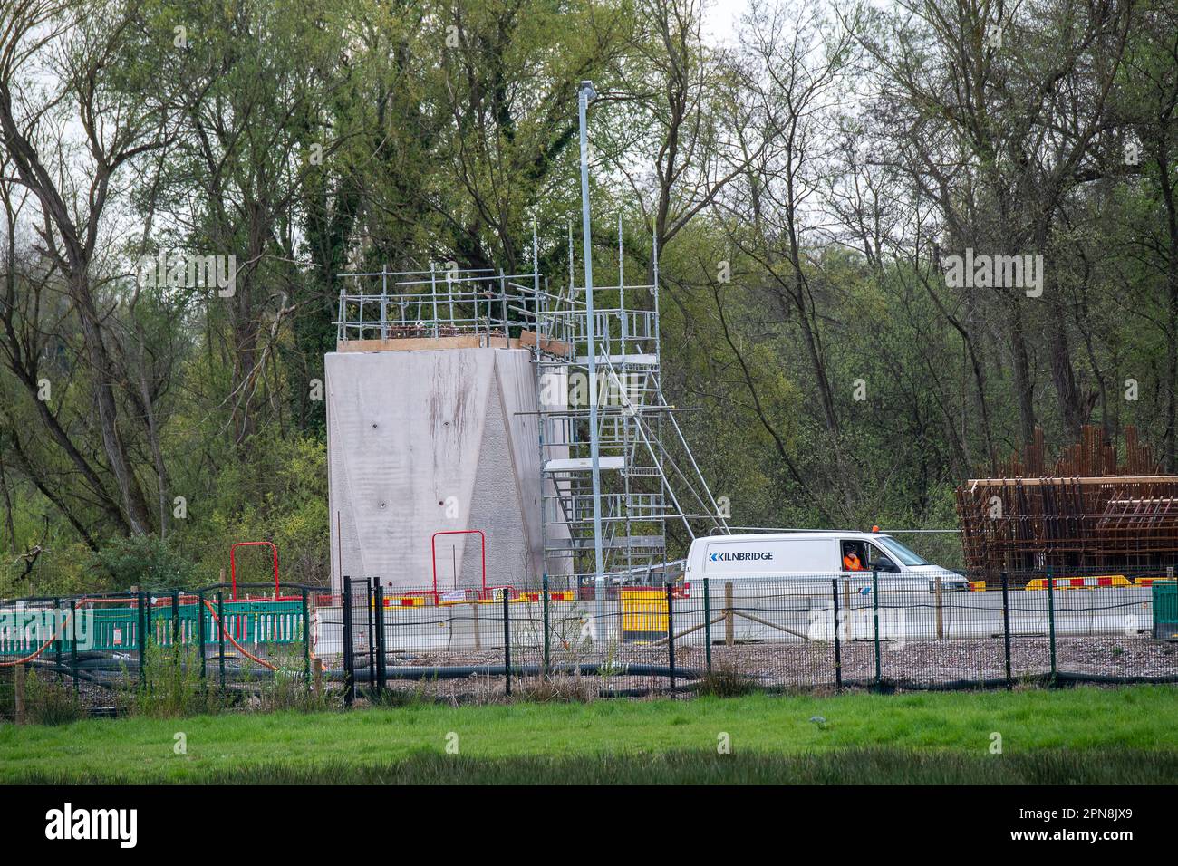 Harefield, UK. 17th April, 2023. HS2 works across Savay Lake in ...