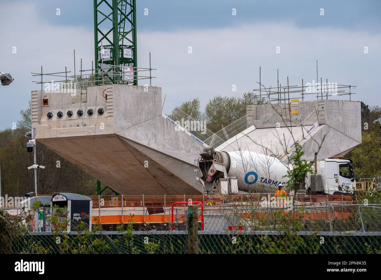 Harefield, UK. 17th April, 2023. HS2 viaduct works at Broadwater Lake. Work is continuing by HS2 ...