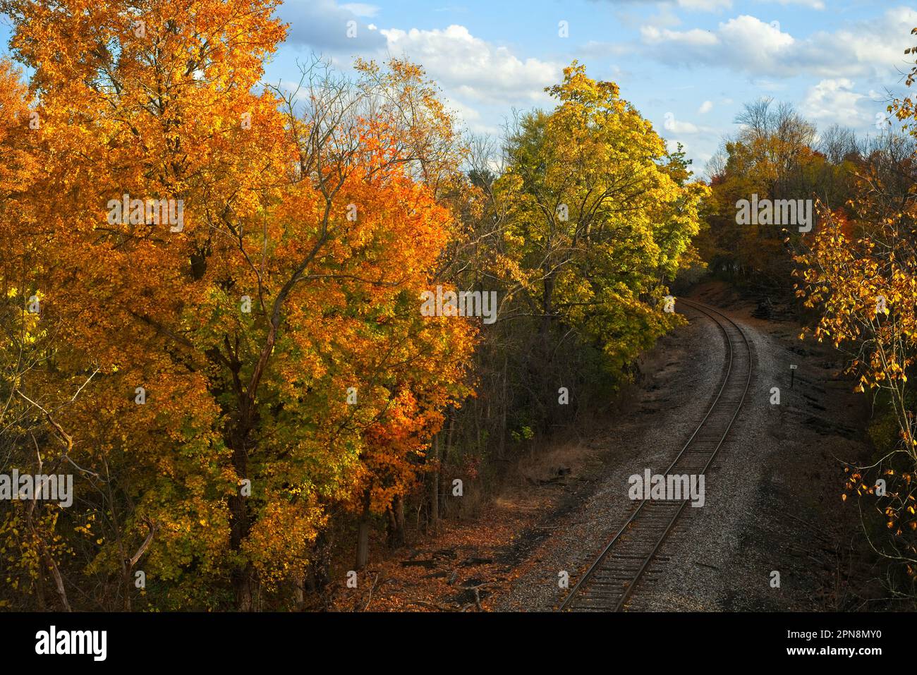 A railroad track in northeast Ohio curves past autumn foliage Stock Photo - Alamy