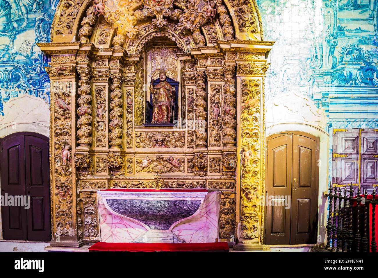 Chapel in the nave. Nave and altar. The church of Santa María Magdalena ...