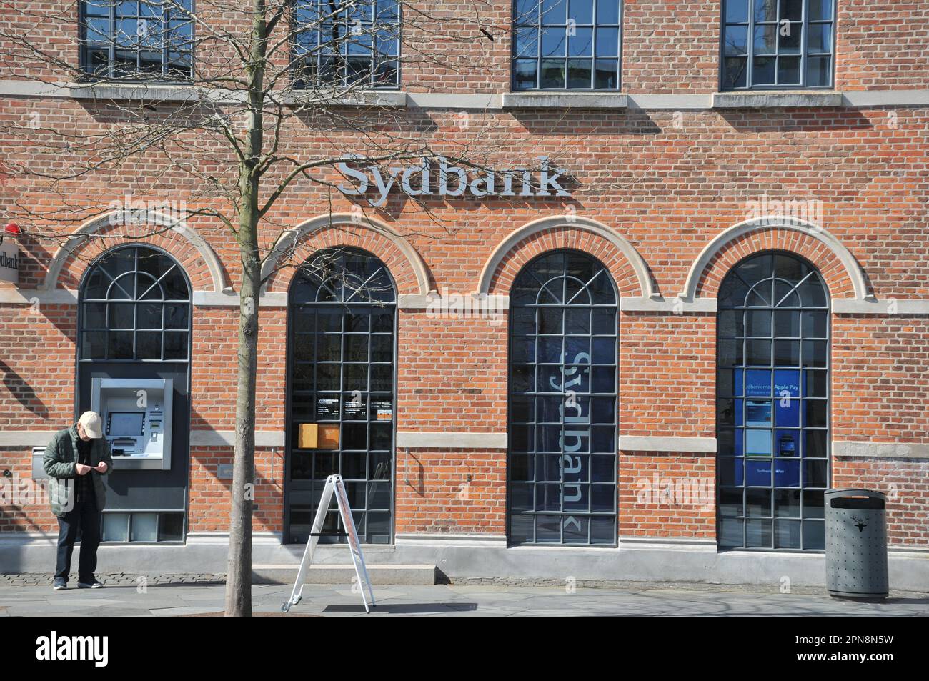 Sydbank atm hi-res stock photography and images - Alamy