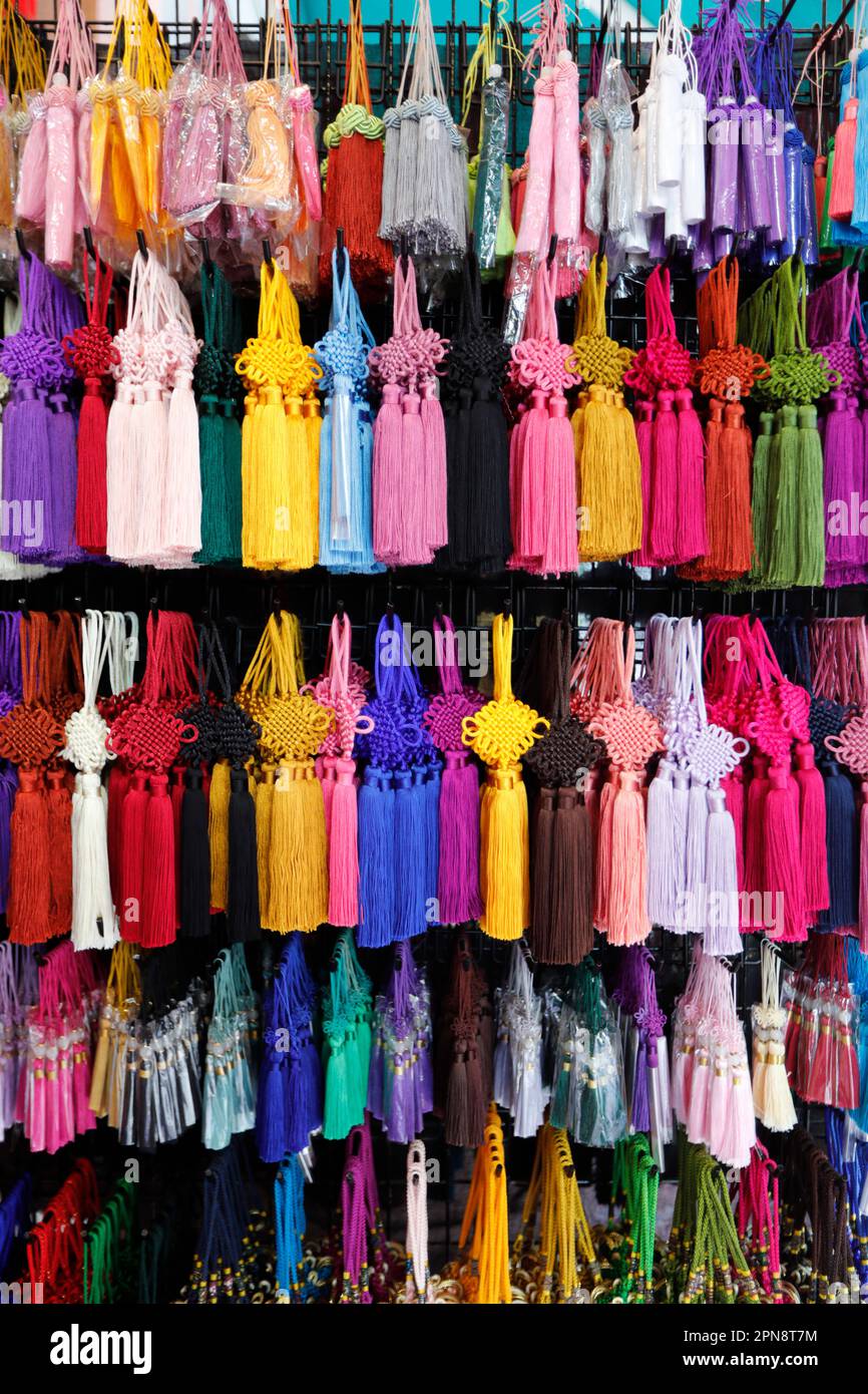 Stall selling good luck knots in Chinatown. Singapore Stock Photo - Alamy