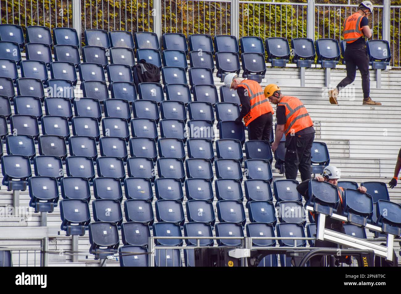 London, UK. 17th Apr, 2023. Workers install seats at Horse Guards ...
