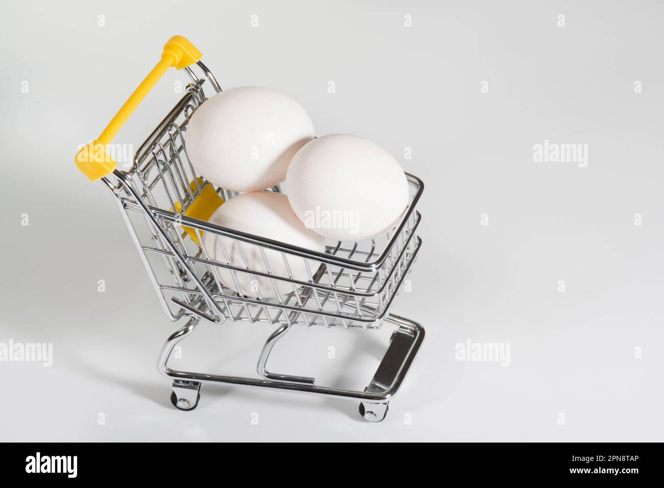 Egg carts store hi-res stock photography and images - Alamy