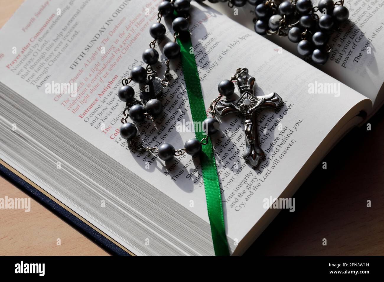Sunday Missal with a rosary Stock Photo - Alamy