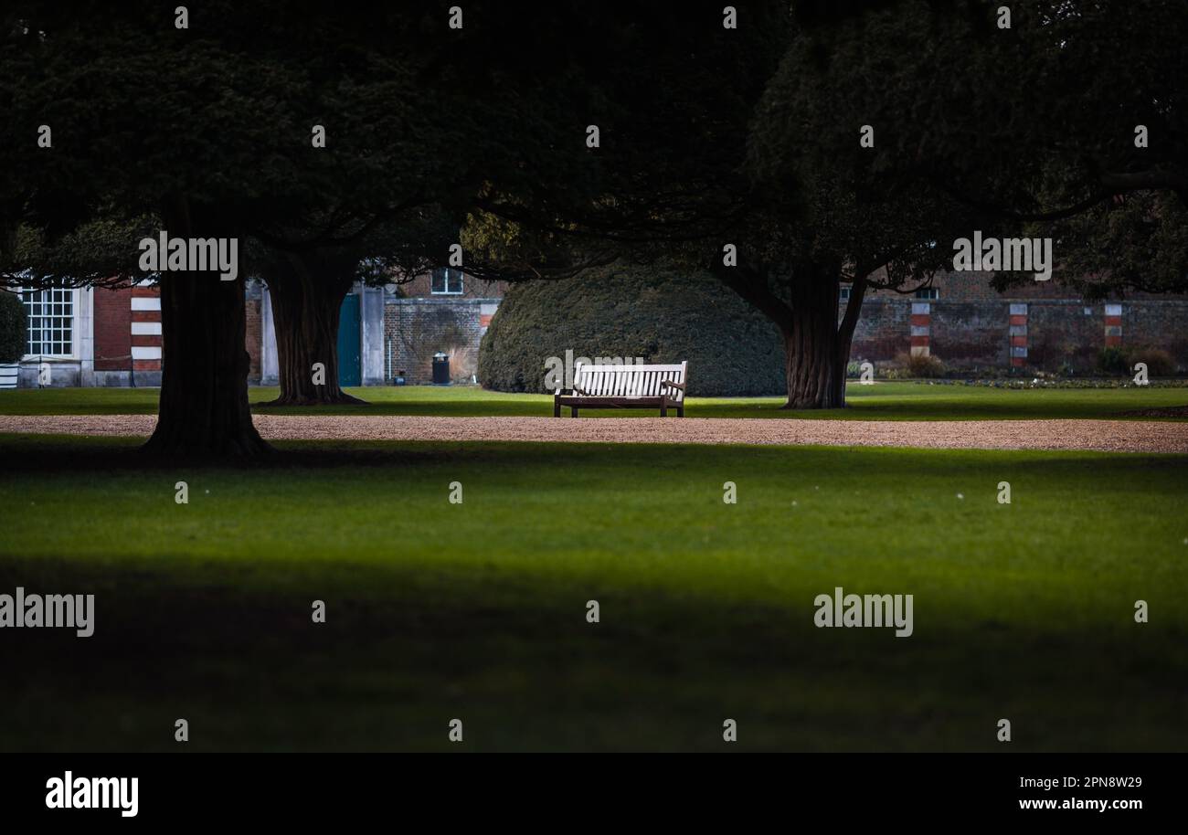 Tranquil Garden, Hampton Court Palace Stock Photo - Alamy