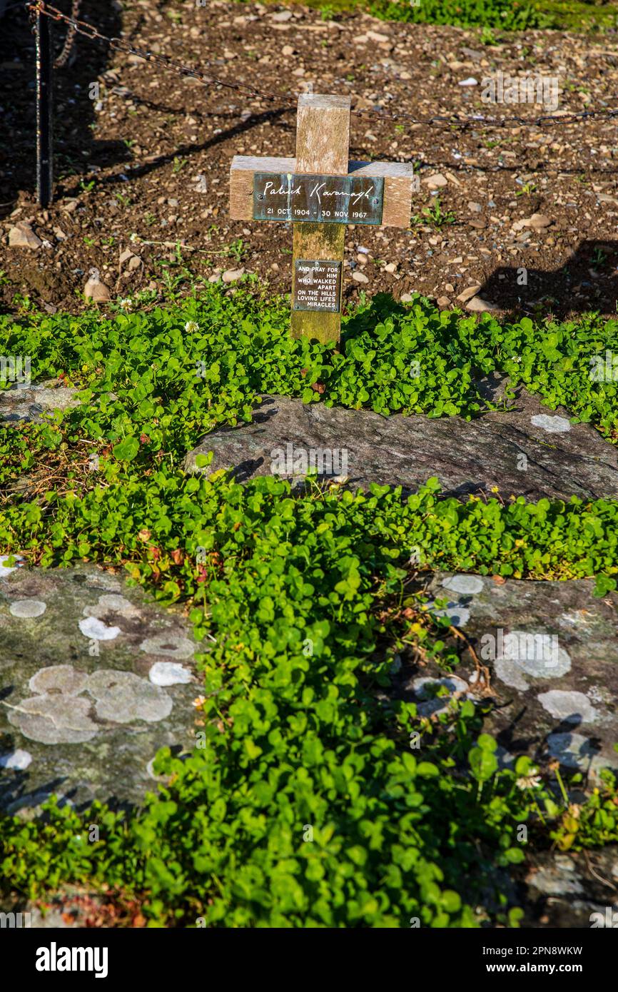 Grave of Patrick Kavanagh, Iniskeen, County Monaghan Stock Photo - Alamy
