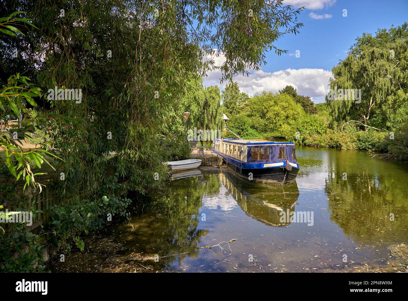 Tourist boat moored on the river Avon at Stratford upon Avon, England ...