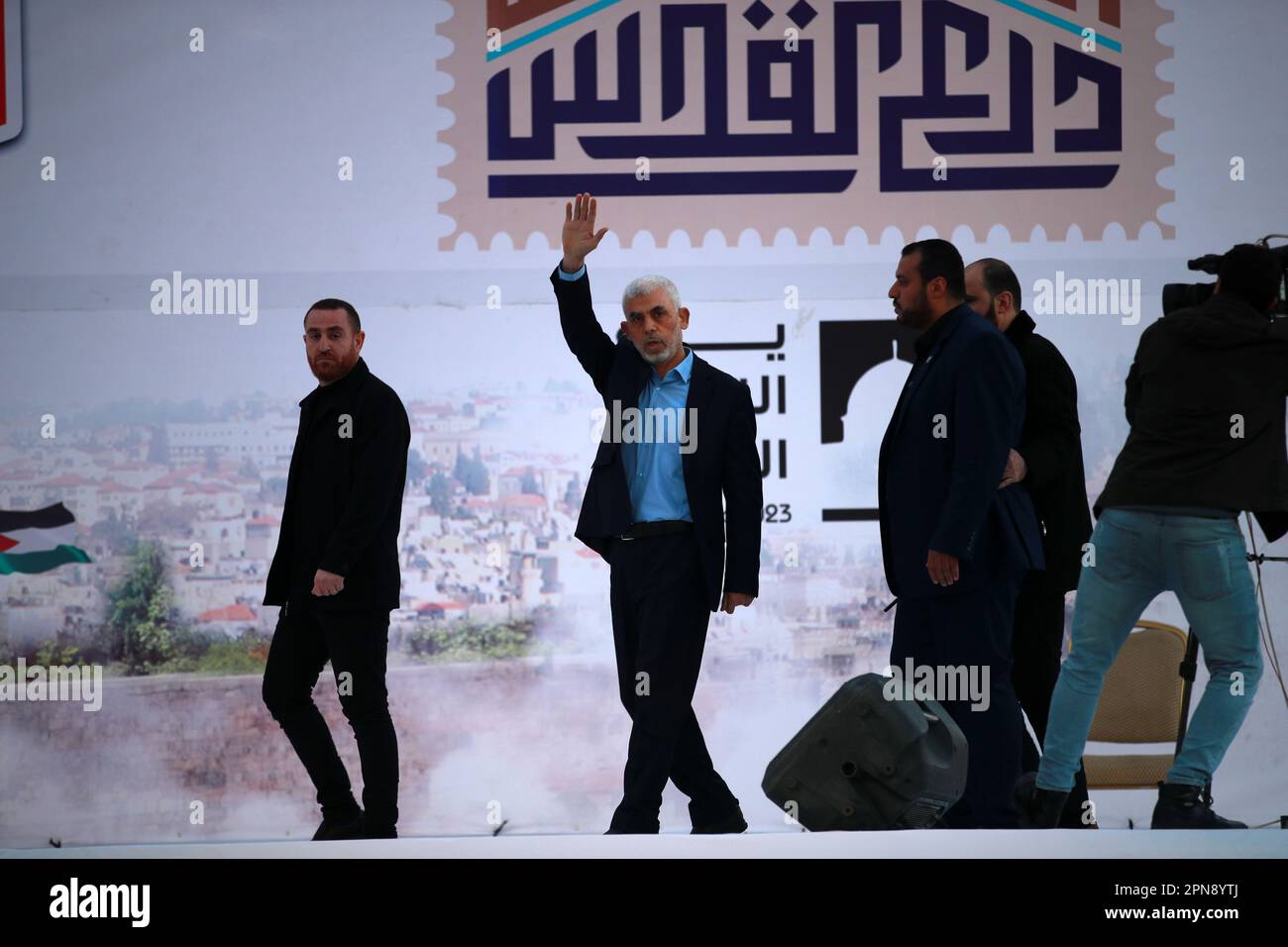 Yahia al-Sinwar (C), the Gaza Strip chief of the Palestinian Islamist ...