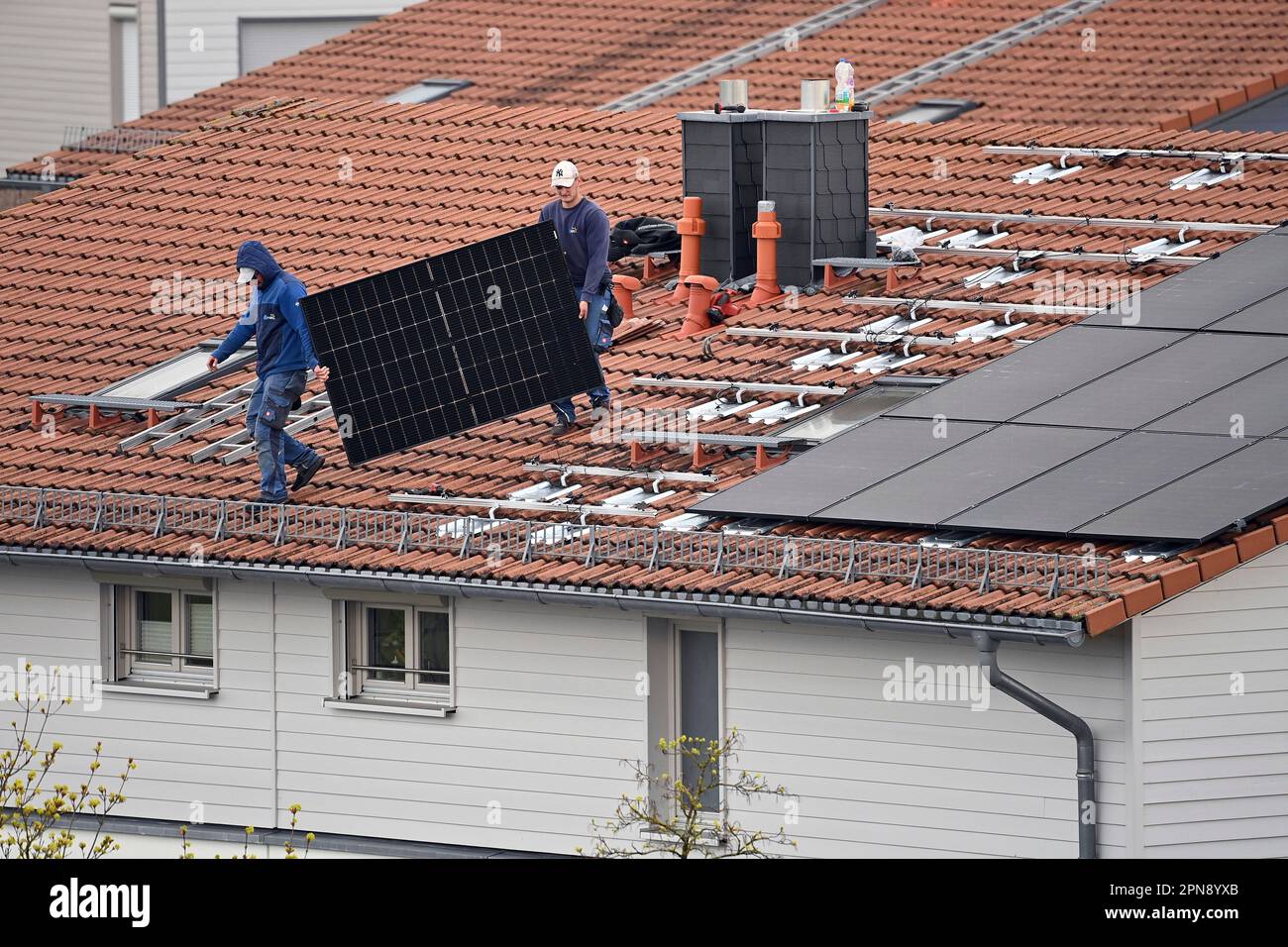 Hair, Deutschland. 17th Apr, 2023. Detached house with photovoltaic ...