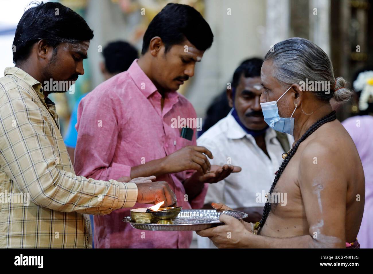 Hindu rituals of tilak hi-res stock photography and images - Alamy