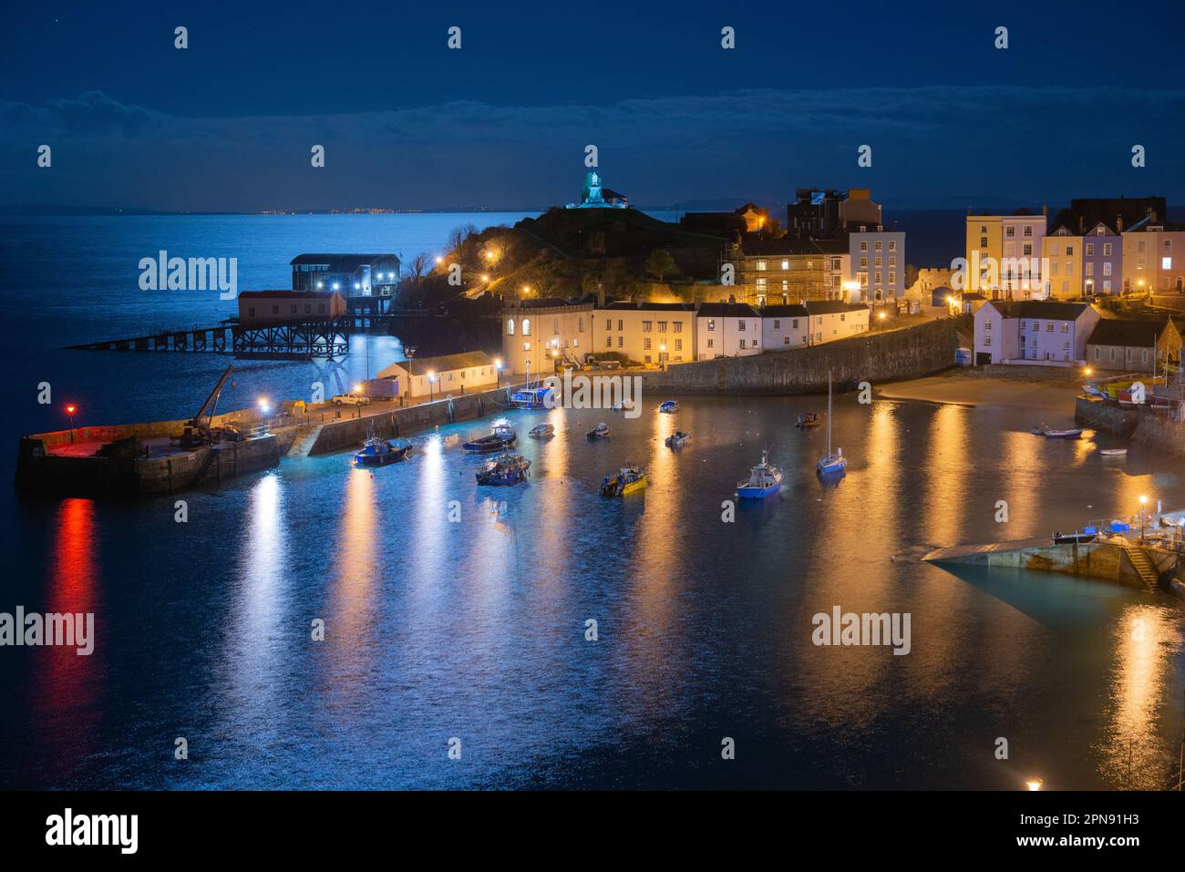 Tenby at night hi-res stock photography and images - Alamy