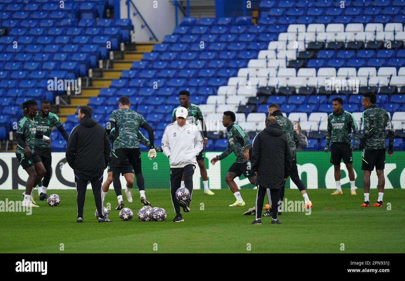 Real Madrid manager Carlo Ancelotti and players during a training ...