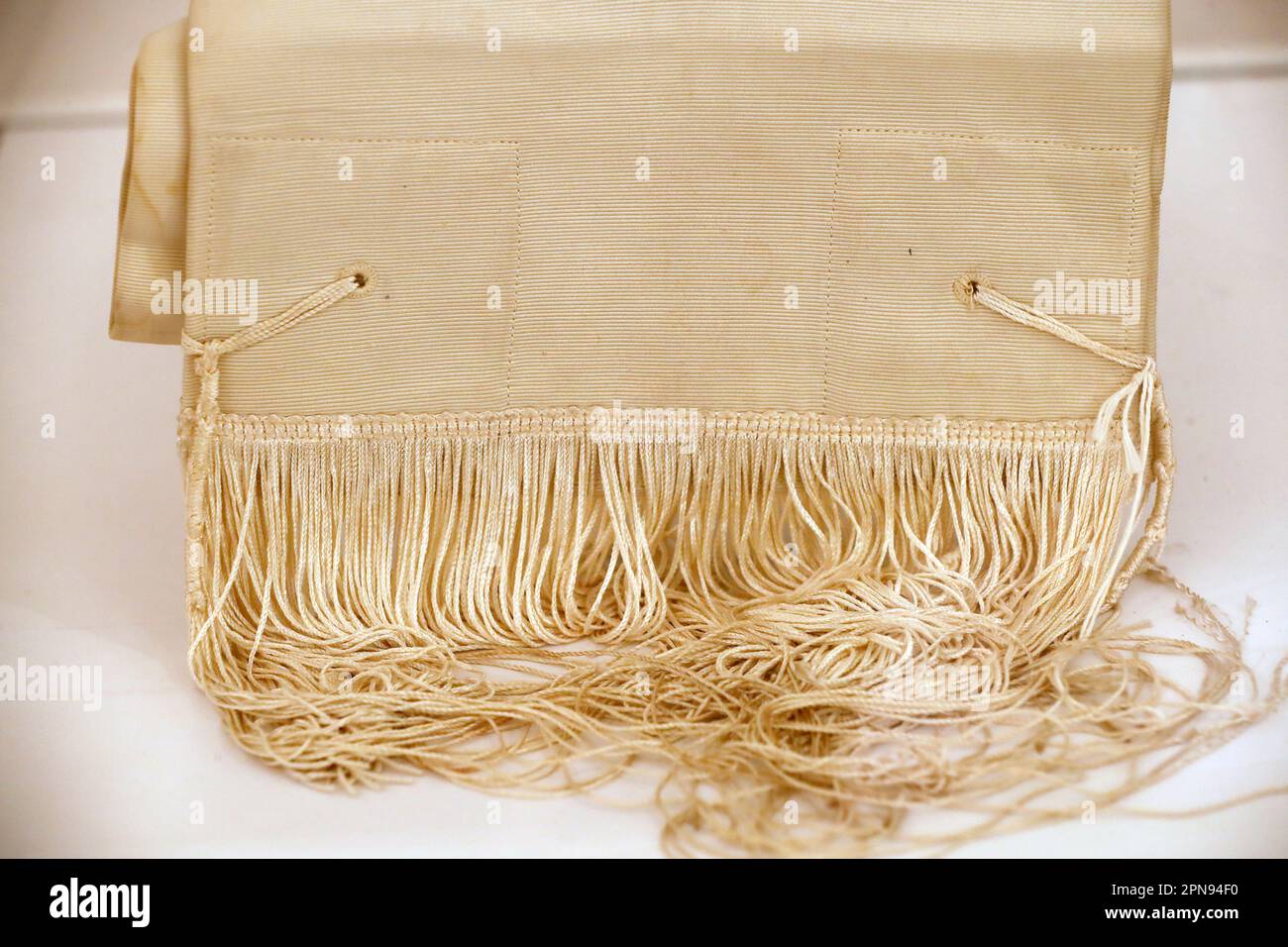 Jewish Museum of Florida. A jewish prayer shawl or tallit showing the ...