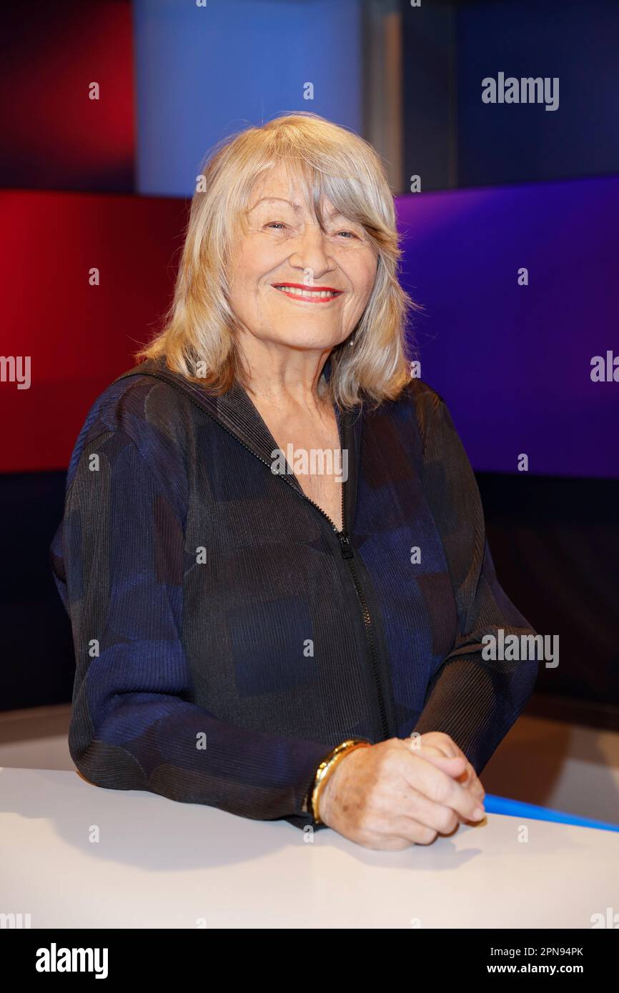 Alice Schwarzer in der ARD-Talkshow 'maischberger' im WDR Studio B ...