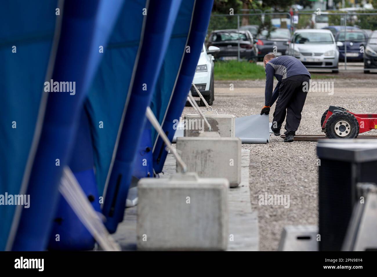 Preparations and installation of the service park at the Zagrebacki ...