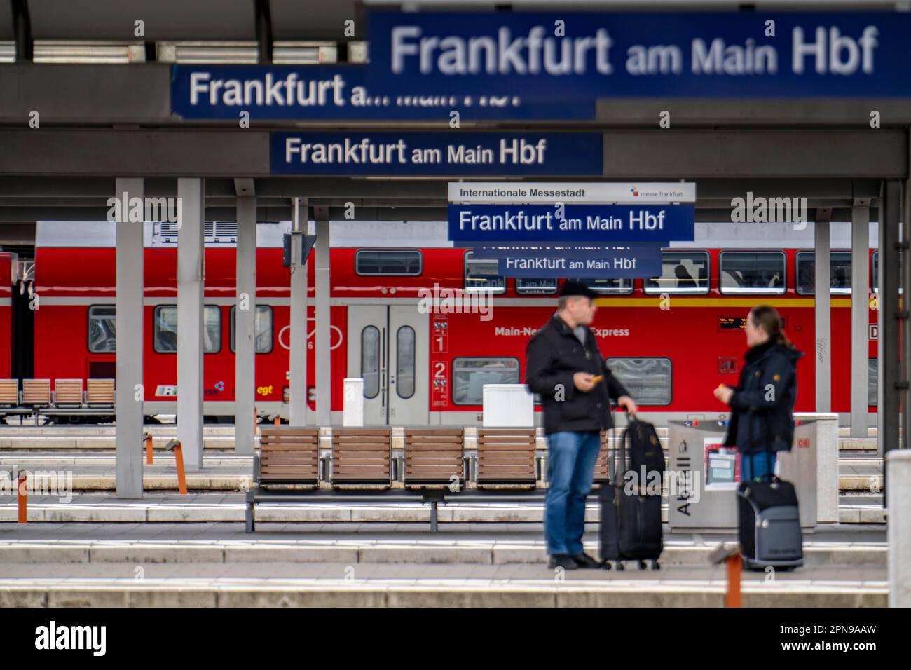 Tracks at central station hi-res stock photography and images - Alamy