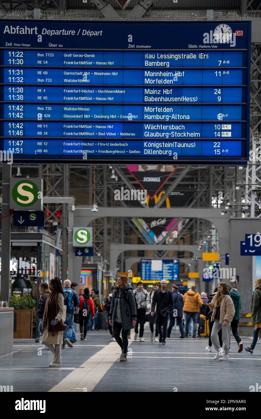 Station hall, display board, timetable, travellers in the main station ...