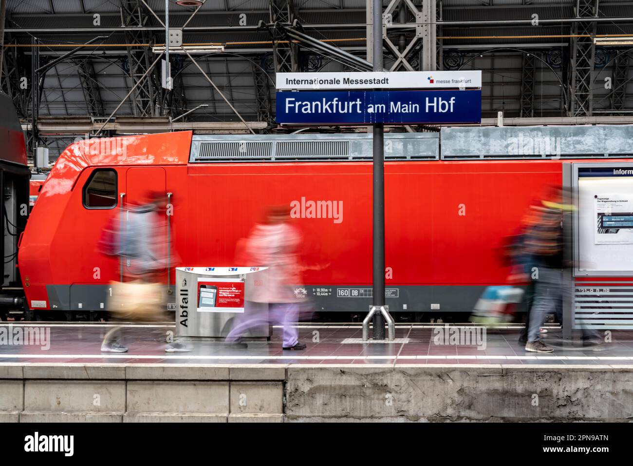 Platform at the main station in Frankfurt am Main, Hesse, Germany Stock ...
