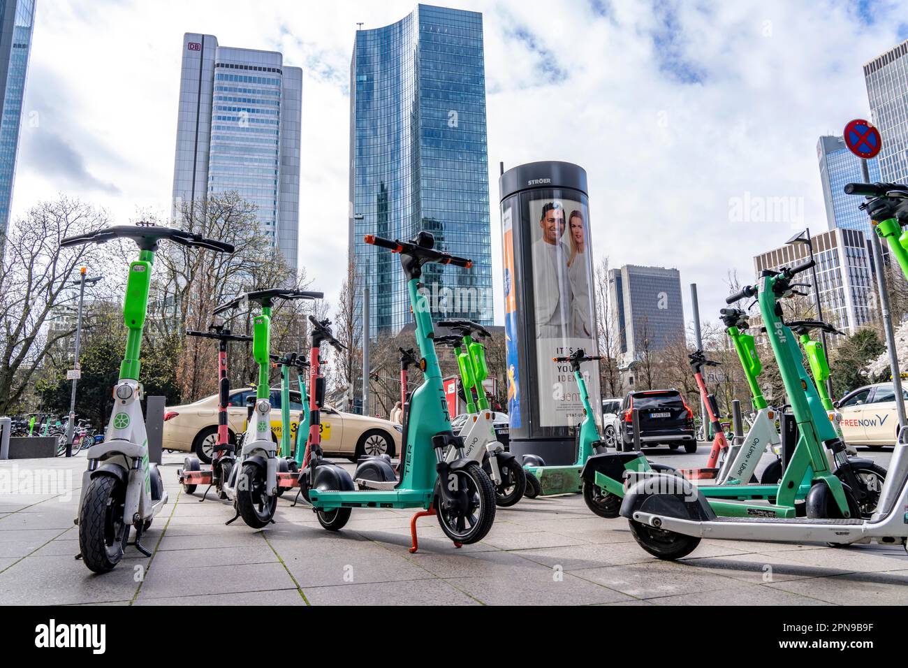 E scooter elektroroller hi-res stock photography and images - Alamy