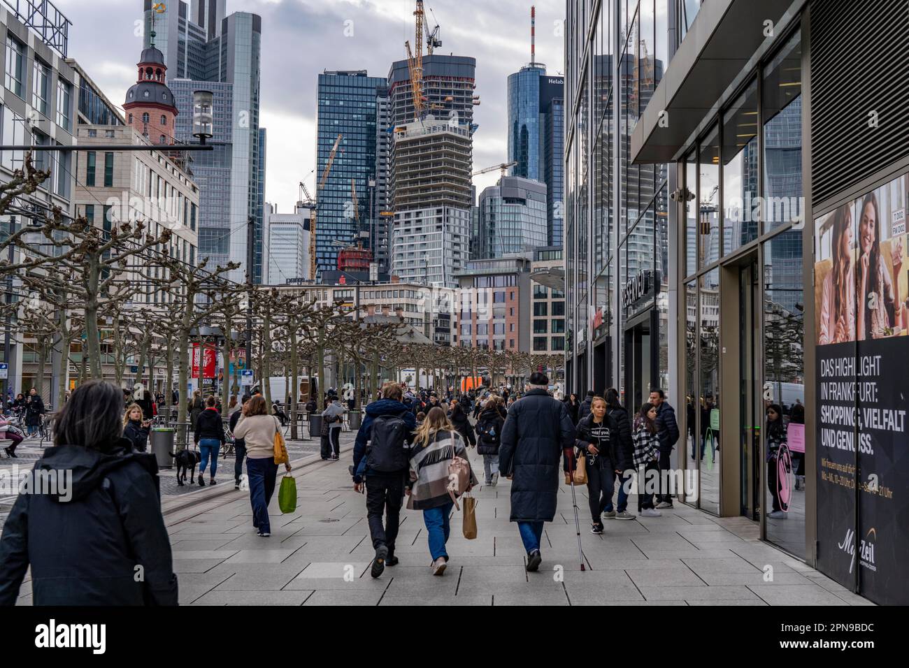 Shopping street zeil hi-res stock photography and images - Alamy