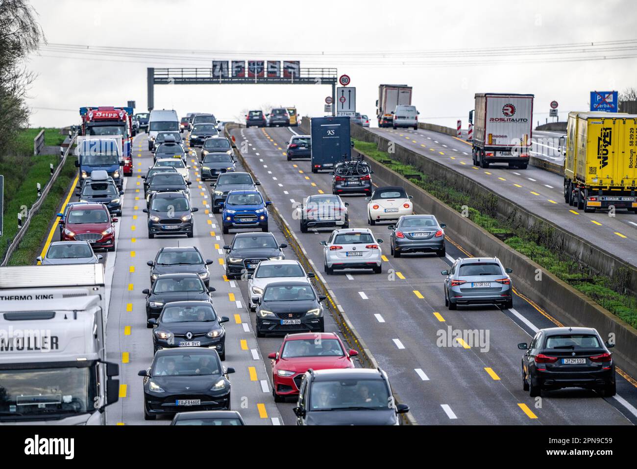 A3 motorway near Flörsheim, narrowing of lanes due to roadworks, Hesse ...