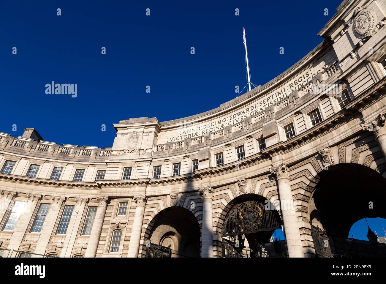 Exterior of the Admiralty Arch in Trafalgar Square, London, UK Stock ...
