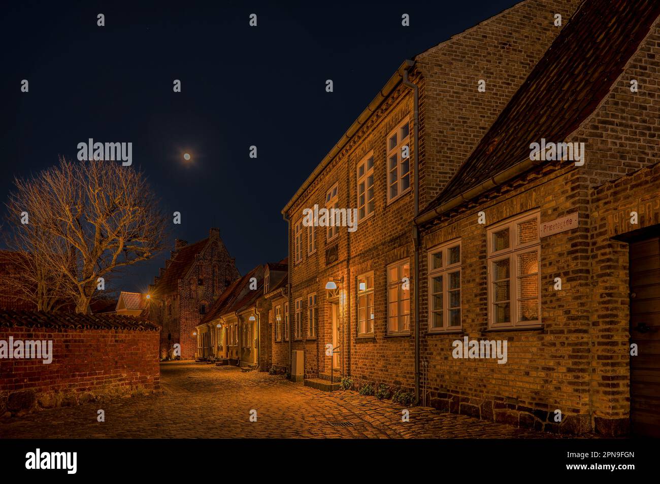 Pale moon town hi-res stock photography and images - Alamy