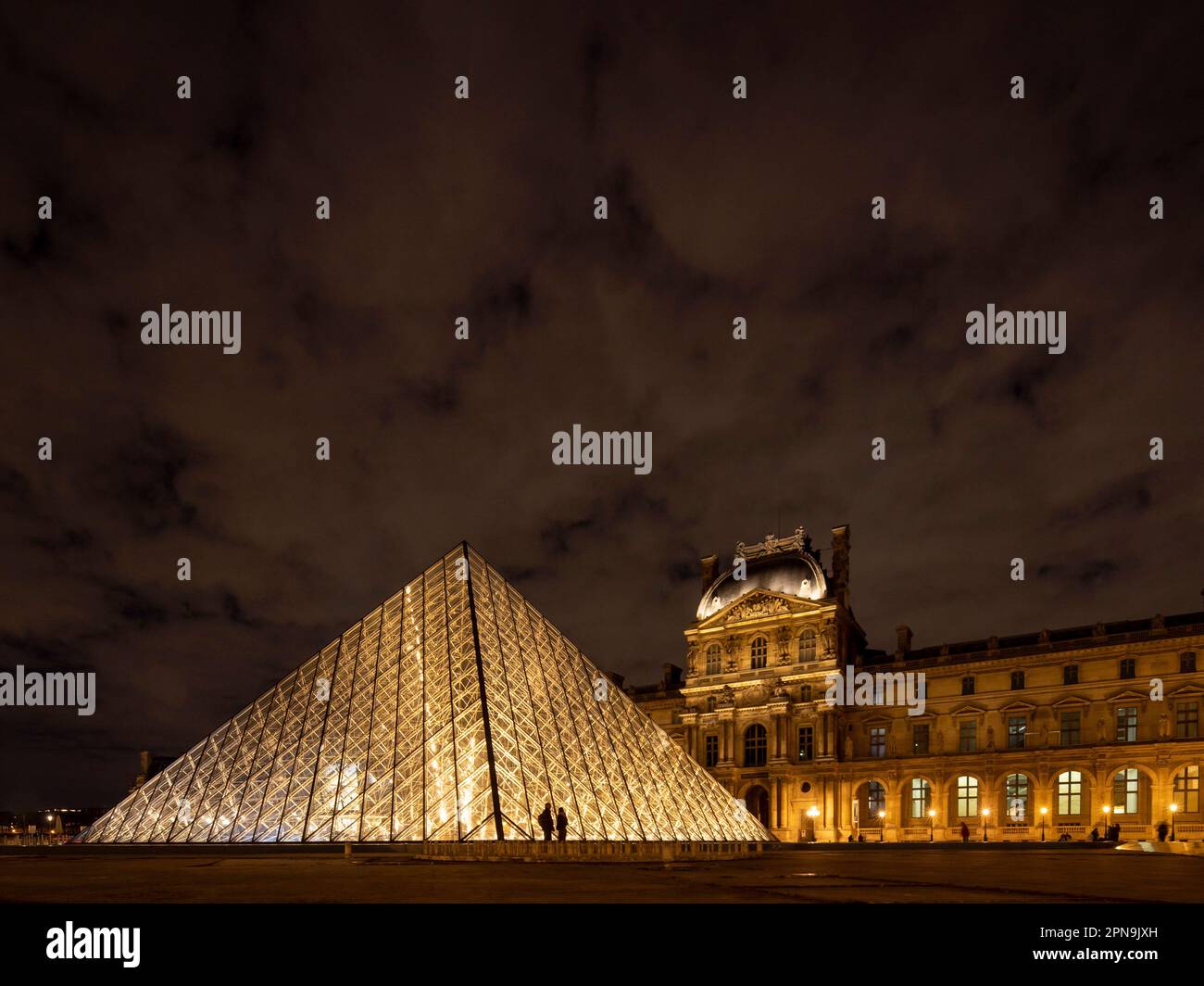Louvre museum architecture palace hi-res stock photography and images ...