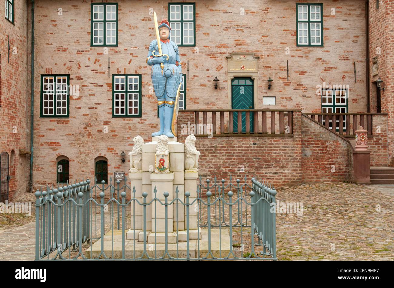 Statue of Der Roland von Bederkesa Earl in front of the entrace of Burg ...
