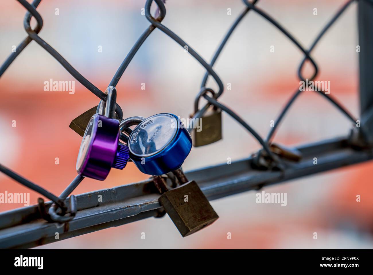 Love bridge icon hi-res stock photography and images - Alamy