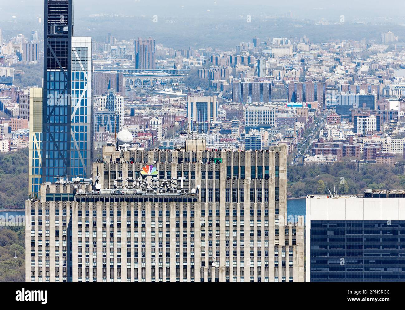 Centerpiece of Rockefeller Center, Comcast Building is an Art Deco ...