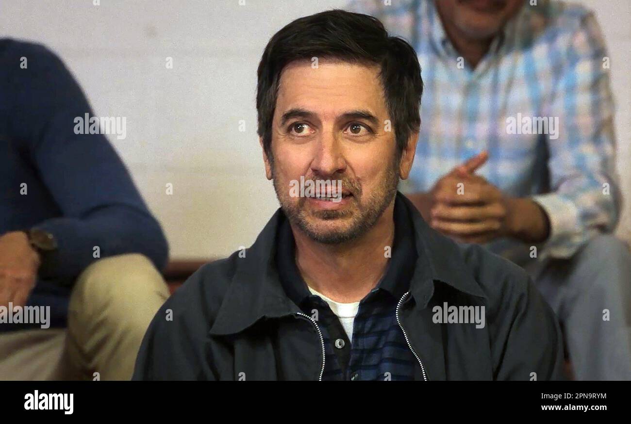 SOMEWHERE IN QUEENS, Ray Romano, 2022. ph: Mary Cybulski / © Roadside ...