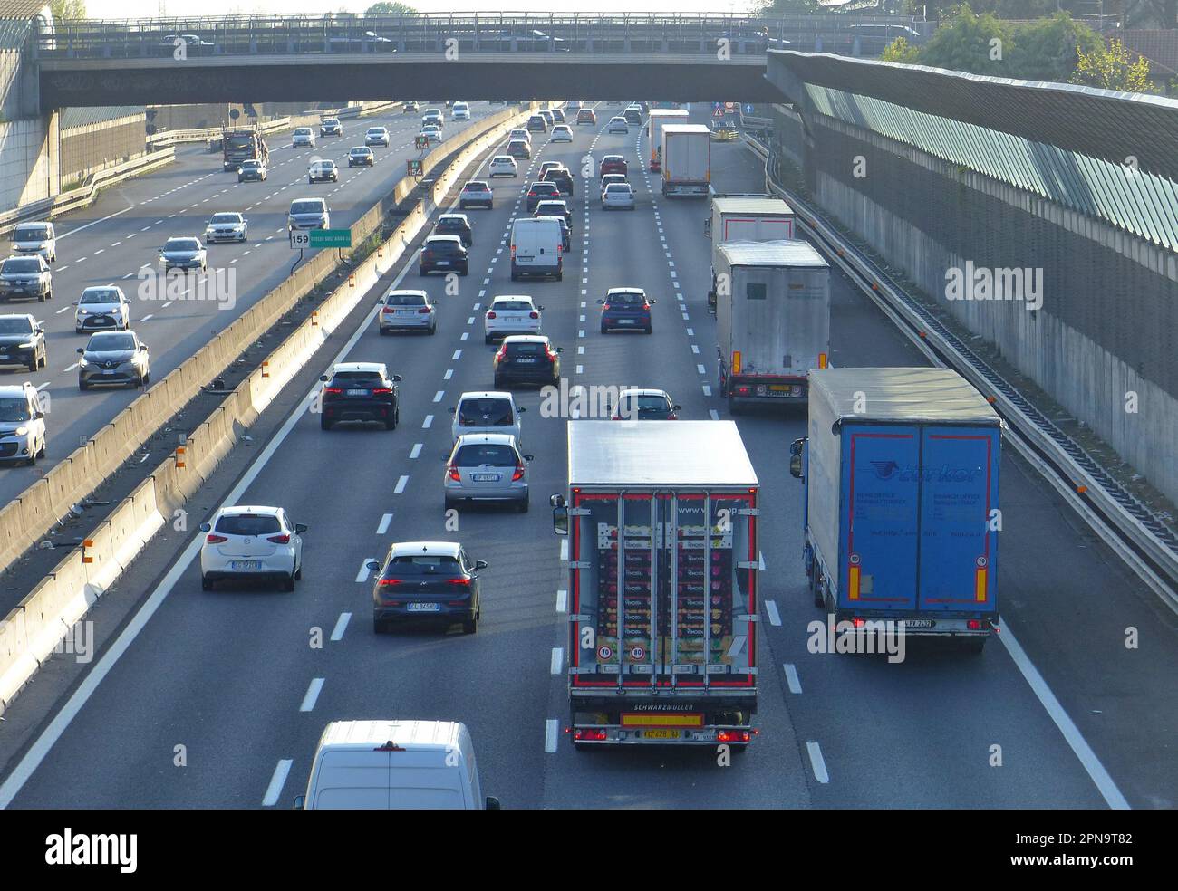 Every day on the A4 motorway in certain time slots queues and slowdowns ...
