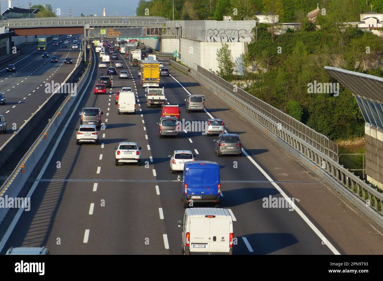 Every day on the A4 motorway in certain time slots queues and slowdowns ...