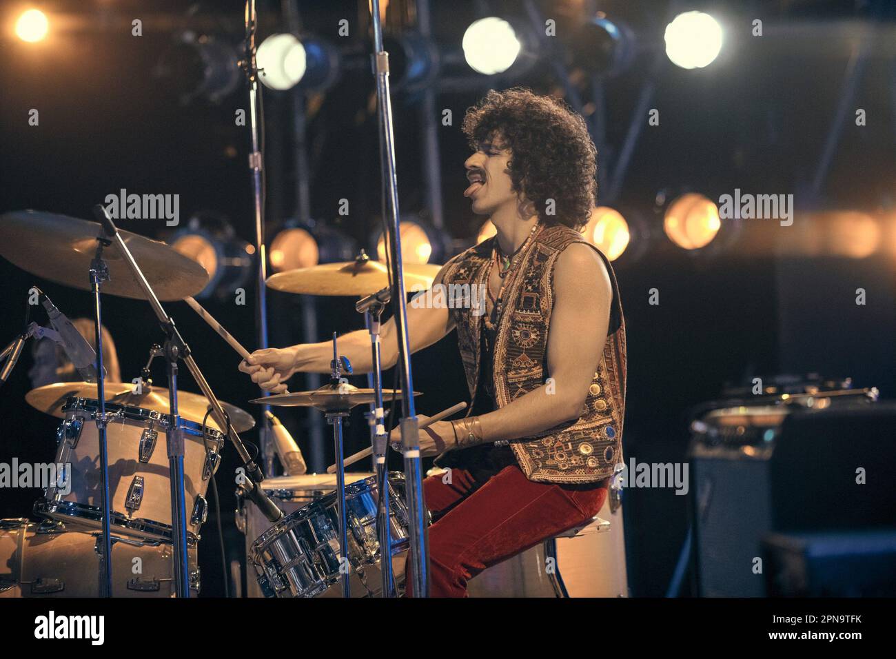 DAISY JONES & THE SIX, (aka DAISY JONES AND THE SIX), Sebastian Chacon ...